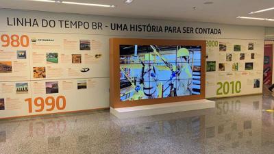 중국 LED 후면 발광 55 " 500 cd/m2 5W 내로우 베젤 Lcd 비디오 화면 판매용