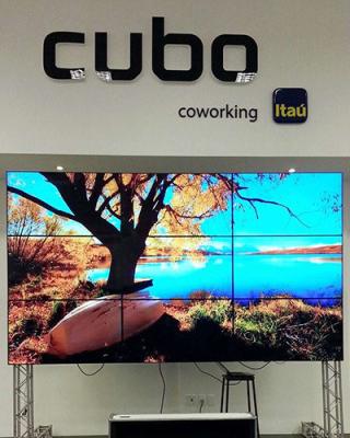 China 55 painel de parede da moldura 650cd/m2 1920x1080 Lcd da polegada 1.8mm à venda