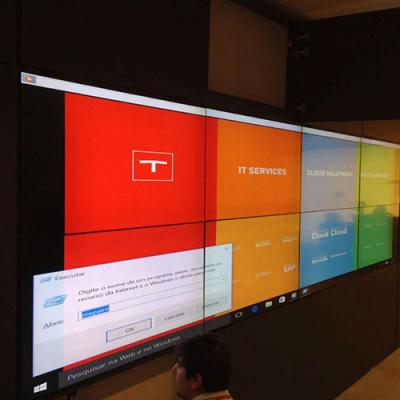 China parede video da polegada 700cd/m2 2X2 LCD da moldura 46 de 0.88mm à venda