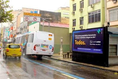 China 2500 liendres Android 4.4.4 jugador de la publicidad del Lcd de 65 pulgadas en venta