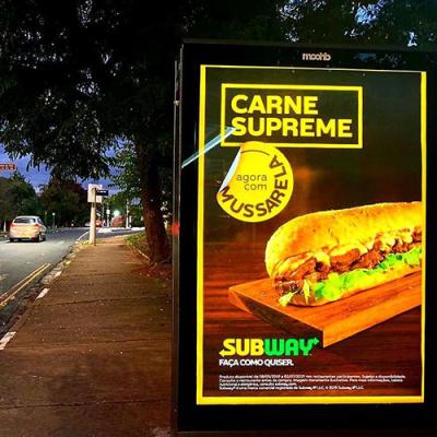 中国 65バス停留所のためのインチ2500Nits元のLG屋外lcdのトーテムのデジタル表記 販売のため