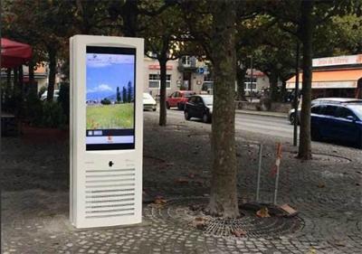 中国 65防水デジタル表記のメディア プレイヤーを立てるインチ2500nitsの屋外の床 販売のため