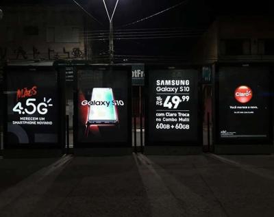 中国 65インチの2500匹のNitの明るさの屋外の床の地位デジタルLCDの表記 販売のため