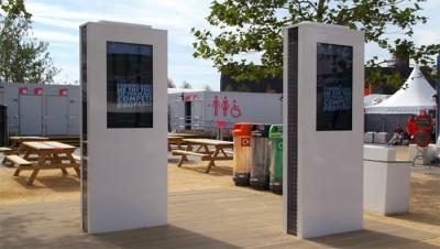 中国 元のサムスン43匹のインチの広告プレーヤーの防水ip65 2500 nitの屋外のデジタル表記 販売のため