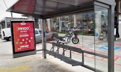 中国 工場直売2500匹のNitバス待合所のためのデジタル表記を立てる75インチの屋外の床 販売のため