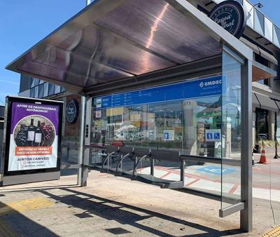 中国 費用効果が大きい49インチのバス待合所のための屋外のデジタル広告の表記2500nitsの明るさA 販売のため