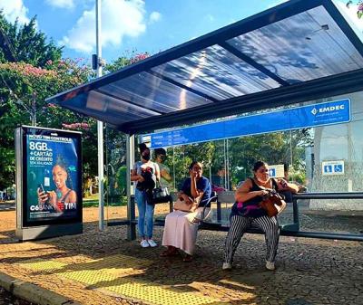 中国 中国の熱い49インチの屋外のデジタル表記LGの防水日光の見ることができる表示 販売のため