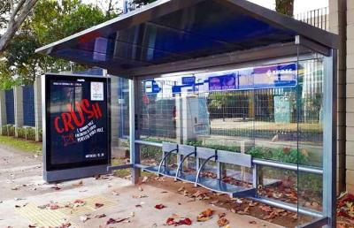 中国 中国の熱い55インチのバス待合所のための屋外のデジタル広告の表記2500nitsの明るさA 販売のため