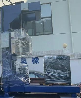 中国 工業機械 エポキシ樹脂機械 250×1650mm ミニマムマックスクランププレートストロックと50Hz/60Hz周波数 販売のため