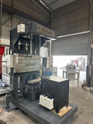 中国 工業機械 エポキシ樹脂機械 250×1650mm ミニマムマックスクランププレートストロックと50Hz/60Hz周波数 販売のため