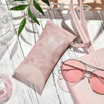 China Self-Closing, Hanging Women&prime;s Glasses Pouch; Retro Style Sunglasses Pouch for sale