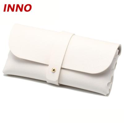 China Inno-R017 2022 New Design Ready Stock Cheap Black and White PVC Leather Nail Buckle Bag for Sunglasses, Logo Can Be Printed for sale