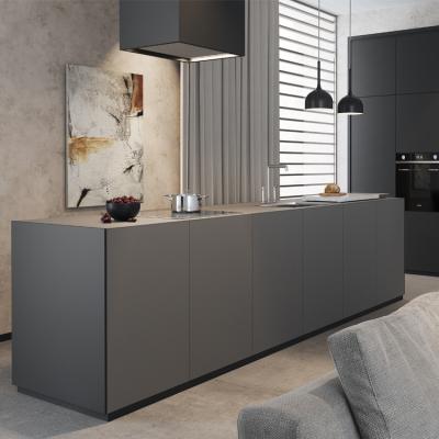 Cina Progettazione a forma di L dell'armadio da cucina della metallina nera di legno per il piccolo bordo del PVC della cucina in vendita