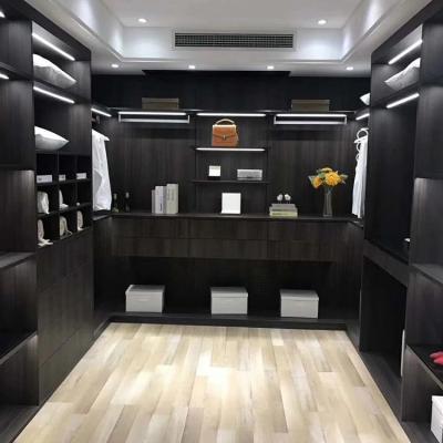 China Fester hölzerner Weg im Schlafzimmer-Garderobe Armoire-Wandschrank mit ausgeglichenen Glastüren zu verkaufen