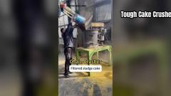 Vertical pulverizer for pulverizing high-hardness filter cake test