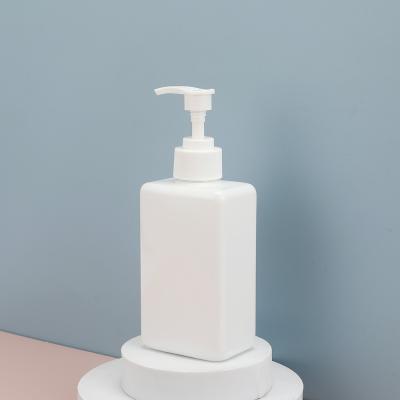 Китай Круглые бутылки для лосьонов из ПЭТ с ультрафиолетовыми электропластированными крышками - настраиваемый дизайн продается