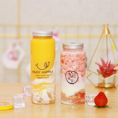 China 0.5kg Plastic Milk Tea Bottles Modern Design Durable Leak Proof Suitable for Beverage Packaging and Storage Solutions for sale