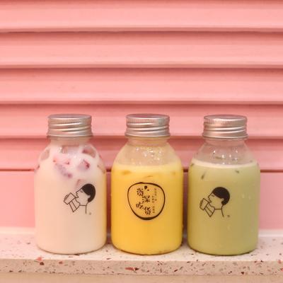 China Drinking Milk Tea Bottles Leak Proof 0.5kg Lightweight Design Suitable for Commercial Beverage Distribution and Storage for sale