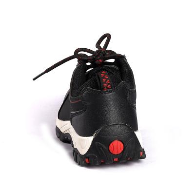 Cina Scarpe di sicurezza impermeabili a taglio basso con occhiali in metallo resistenti allo slittamento e funzionali in vendita