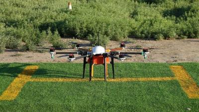 Cina Quadro di spruzzatura per droni agricoli 10kg 10L Famer Partner con 25-30min Max Time di volo in vendita