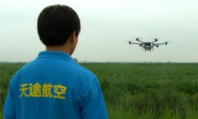 China TPU Agricultural Sprayer Drone with Internal Threaded Connection and Advanced Features for sale