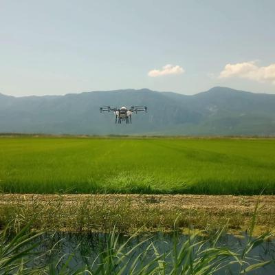 China Volume 500ml White Blue Agricultural Drone Helicopter Sprayer for Large-Scale Farming for sale