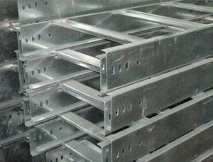 中国 穴とマックス.作業負荷100-400kgsで外用アルミニウム合金梯子ケーブルトレイ 販売のため
