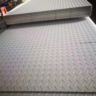 Cina piatto a quadretti laminato a caldo di acciaio inossidabile ss di 6mm 304 per costruzione in vendita