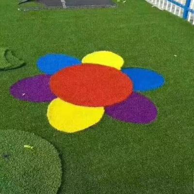 Cina L'arcobaleno del campo da giuoco di asilo scherza il tappeto erboso all'aperto rosso in vendita