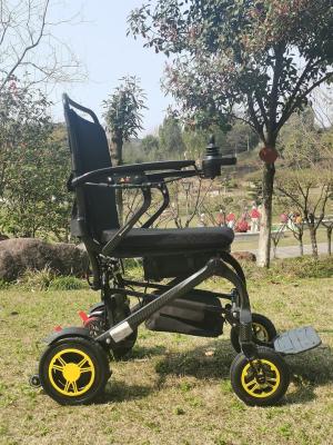 Cina Distanza di guida di 10 km sedia a rotelle elettrica in fibra di carbonio per disabili in vendita