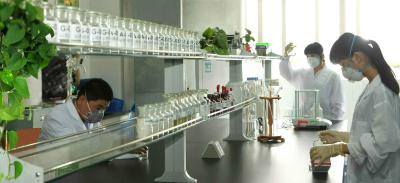 China Isocyanaat Verzadigde Polyesterharsen met het Uitstekende Nivelleren Te koop