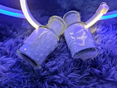 中国 マットの粉のコーティングのためのポリエステル樹脂の混合機ポリエステル樹脂を治すよい天気の抵抗TGIC 販売のため