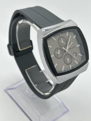 Cina Il modello si adatta alla sua funzione Orologio da polso di quarzo maschile con stile e prestazioni in vendita