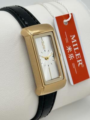 China Custom Leather Strap Quartz Watch Personalized Engraved Trendy Luxury Watches for sale