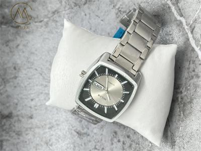 China Relógio de pulso de quartzo de aço inoxidável de luxo para homens à venda