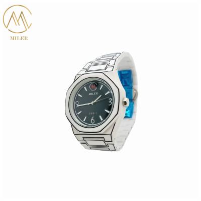 중국 미네랄 다이얼 창문 재료 둥근 케이스 모양 쿼츠 손목시계 판매용