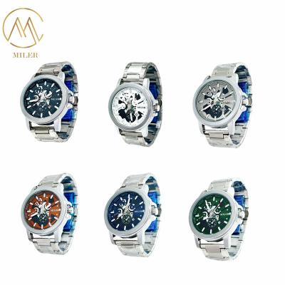Cina Orologio da polso maschile impermeabile in bianco e nero con opzione di 6 colori in vendita