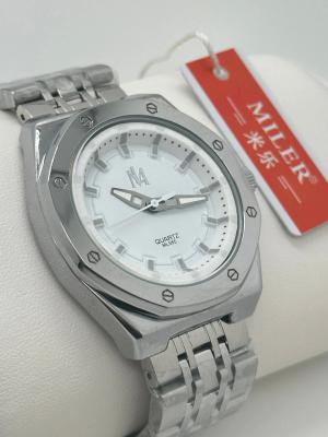 China Relógio de Vestido Miler Quartz com Pulseira de Aço Inoxidável e Resistência à Água de 30m à venda