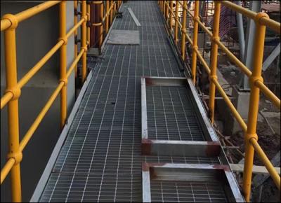 China Hot Dipped Galvanized Steel Grating and Steel Structure Walkway Compliant with ANSI/NAAMM MBG 531/532/533 EN 10025 GB/T 700/711 Standards for sale