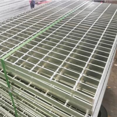 China Anti-Corrosion Slip-Resistant Steel Grating Stair Treads with High Bearing Capacity for Industrial Use for sale