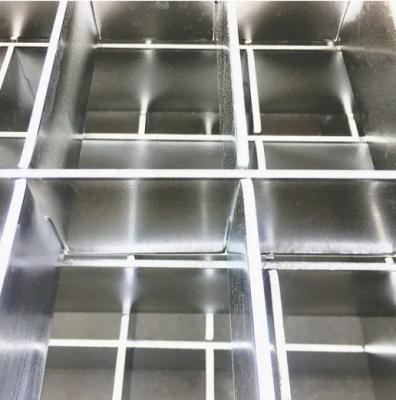 China Hot-DIP Galvanized Steel Grating with Superior Anti-Slip Performance and High Strength for Stair Treads for sale