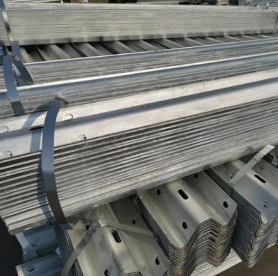 China Hot Dip Galvanized W-Beam Highway Guardrail with AASHTO Standard and Customizable Thickness for sale