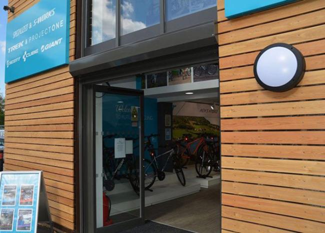 Construction Hot-DIP Galvanized Steel Structure Building Cycle Shop Steel Building
