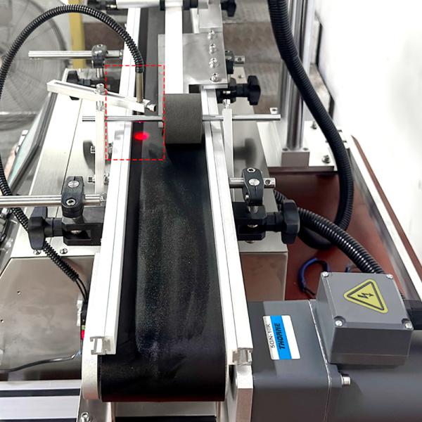 Quality Automatic Self Adhesive Flat Labeling Machine For Food Cosmetic Bags Box for sale