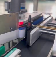 China Desktop Automatic Wine Beer Bottle Labeler Sticker Labelling Machine Applicator for sale