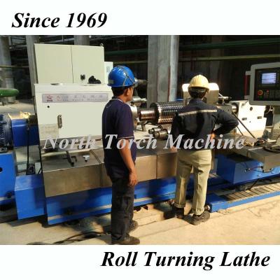 Cina Macchina di giro del tornio del rotolo automatico, tornio del mulino di CNC per rotolo d'acciaio in vendita