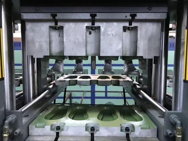 Zwei Stations-doppelte Farbe EVA Foaming Machine Shoe Machine