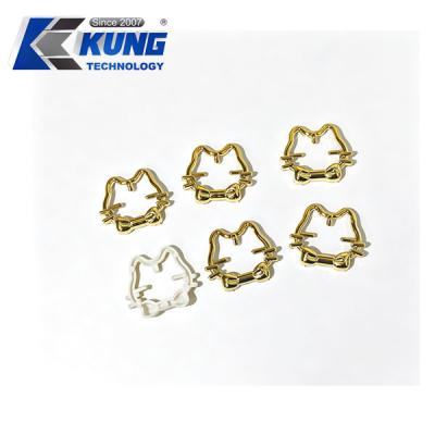 China Cat Shape Electroplated Surface Shoe Ornament Buckle with Built-in Positioning Pins for sale