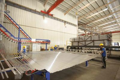 Chine 480V 60Hz ABD Ligne de production de revêtement en poudre de profilé en aluminium à contrôle entièrement automatique à vendre