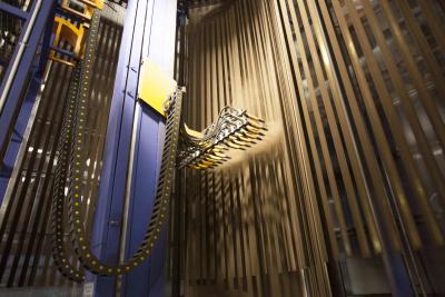 Chine Ligne de revêtement en poudre verticale entièrement automatique, certifiée ABD CE à vendre